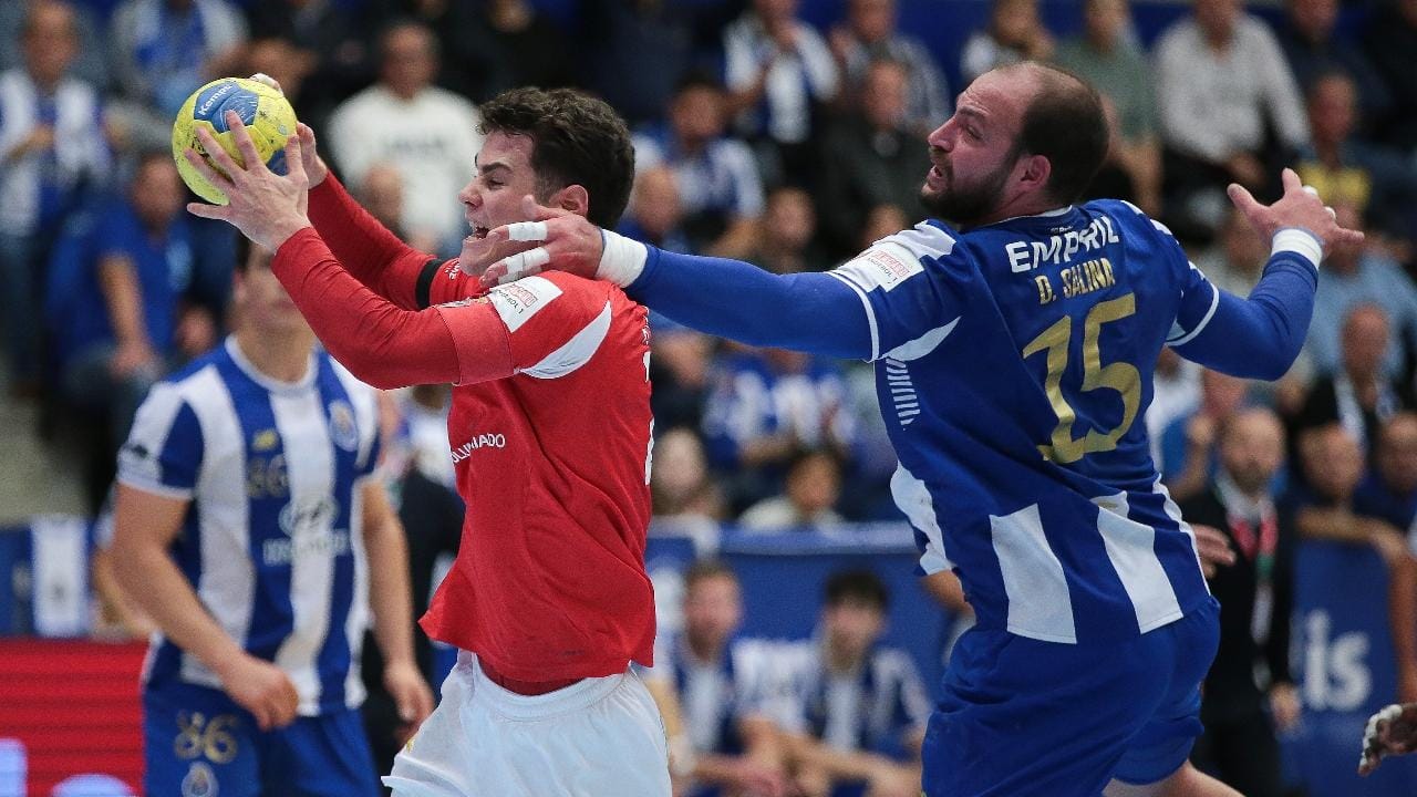 Andebol: Benfica vence FC Porto e sobe ao segundo lugar