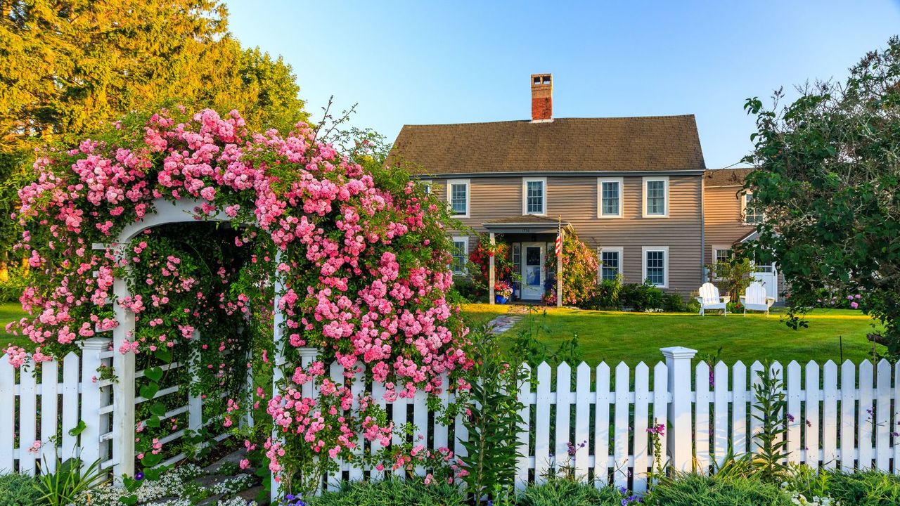 These fence colors will make your home look more expensive, according ...