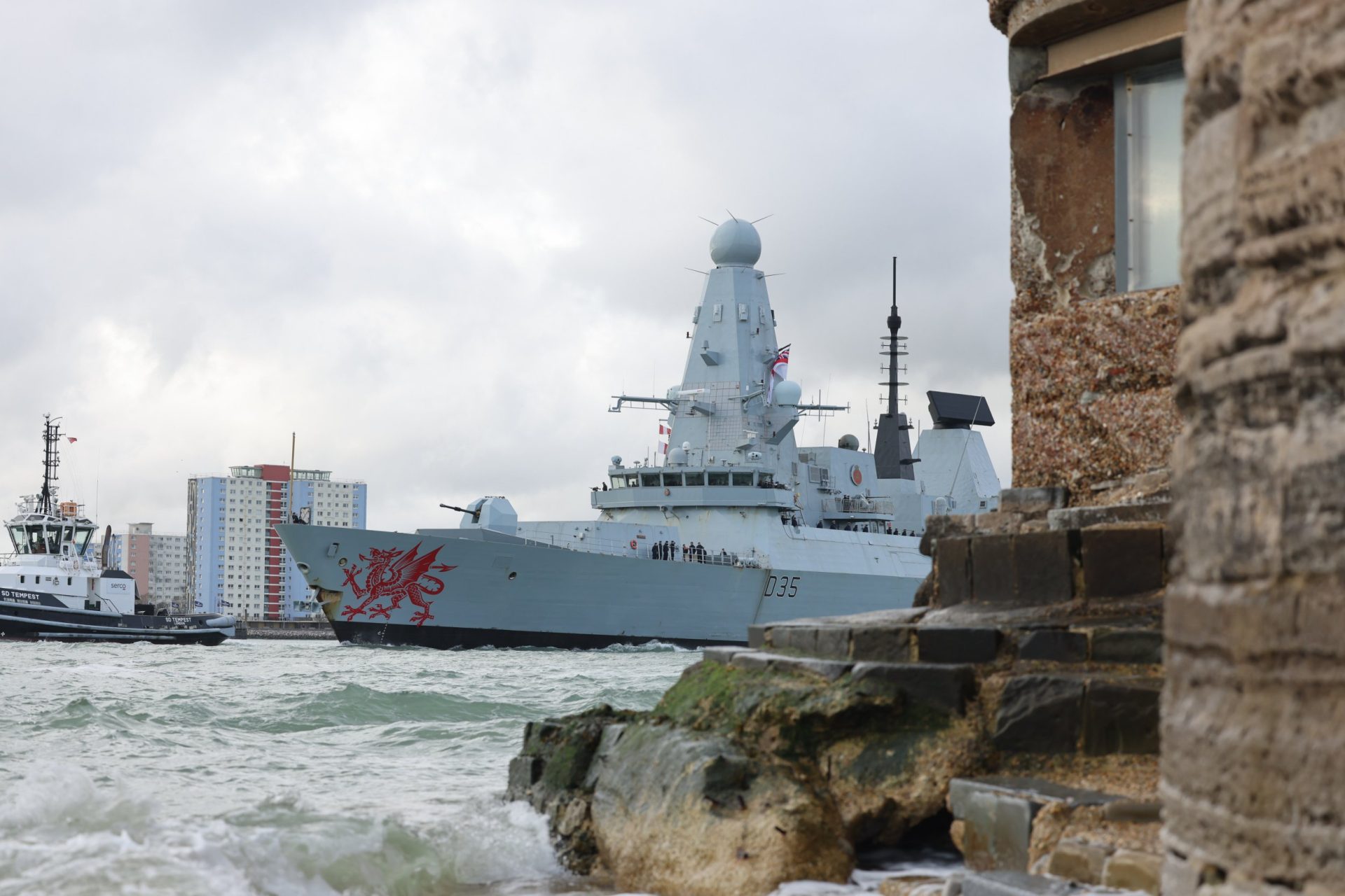 UK redeploys HMS Dragon to Middle East for Strait mission