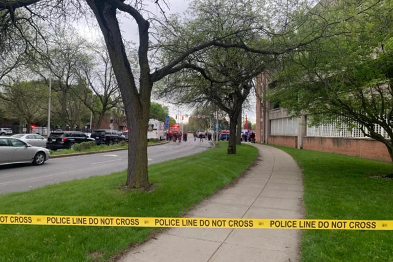 2 cops shot in standoff with maniac who sliced dog with machete in ...