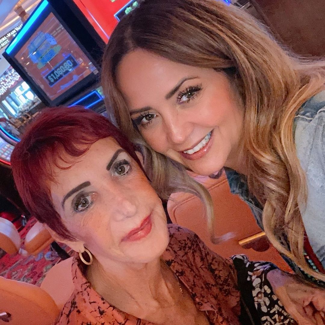 Me gustaría abrazarla: Andrea Legarreta llora al recordar a su mamá en ...