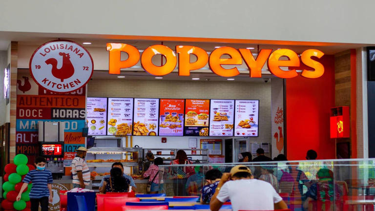 Popeyes chain closes more locations, no bankruptcy