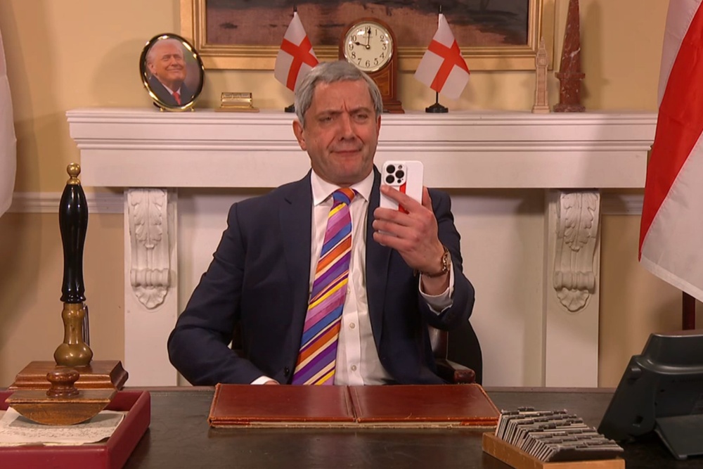 Peter Serafinowicz Guest Stars As Nigel Farage In Snl Uk Cold Open