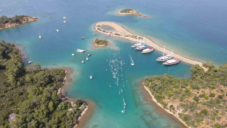Fethiye’de 863 sporcu şampiyonluk için kulaç attı