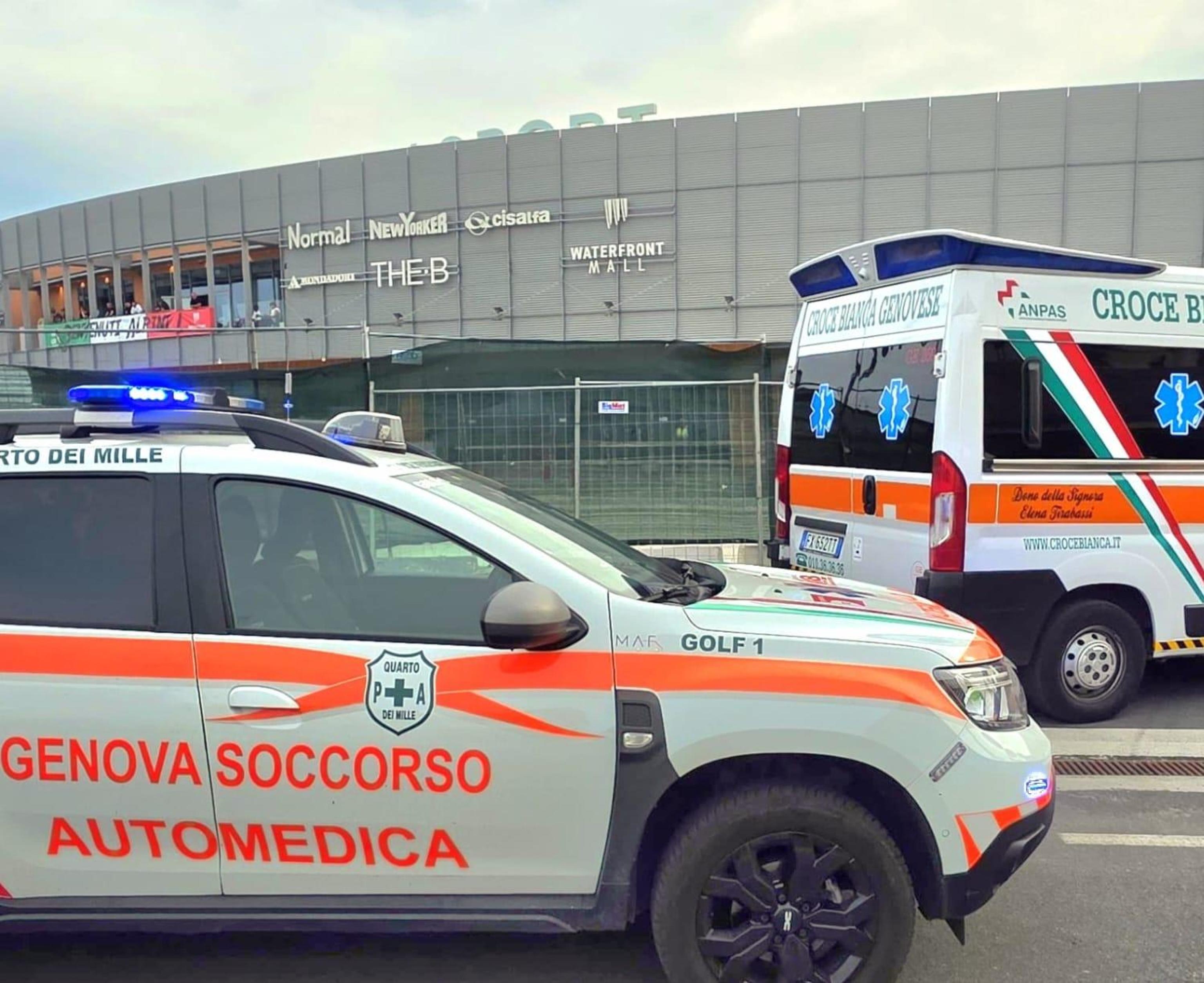 Alpino ubriaco cade da muretto durante l'adunata nazionale a Genova, è ...