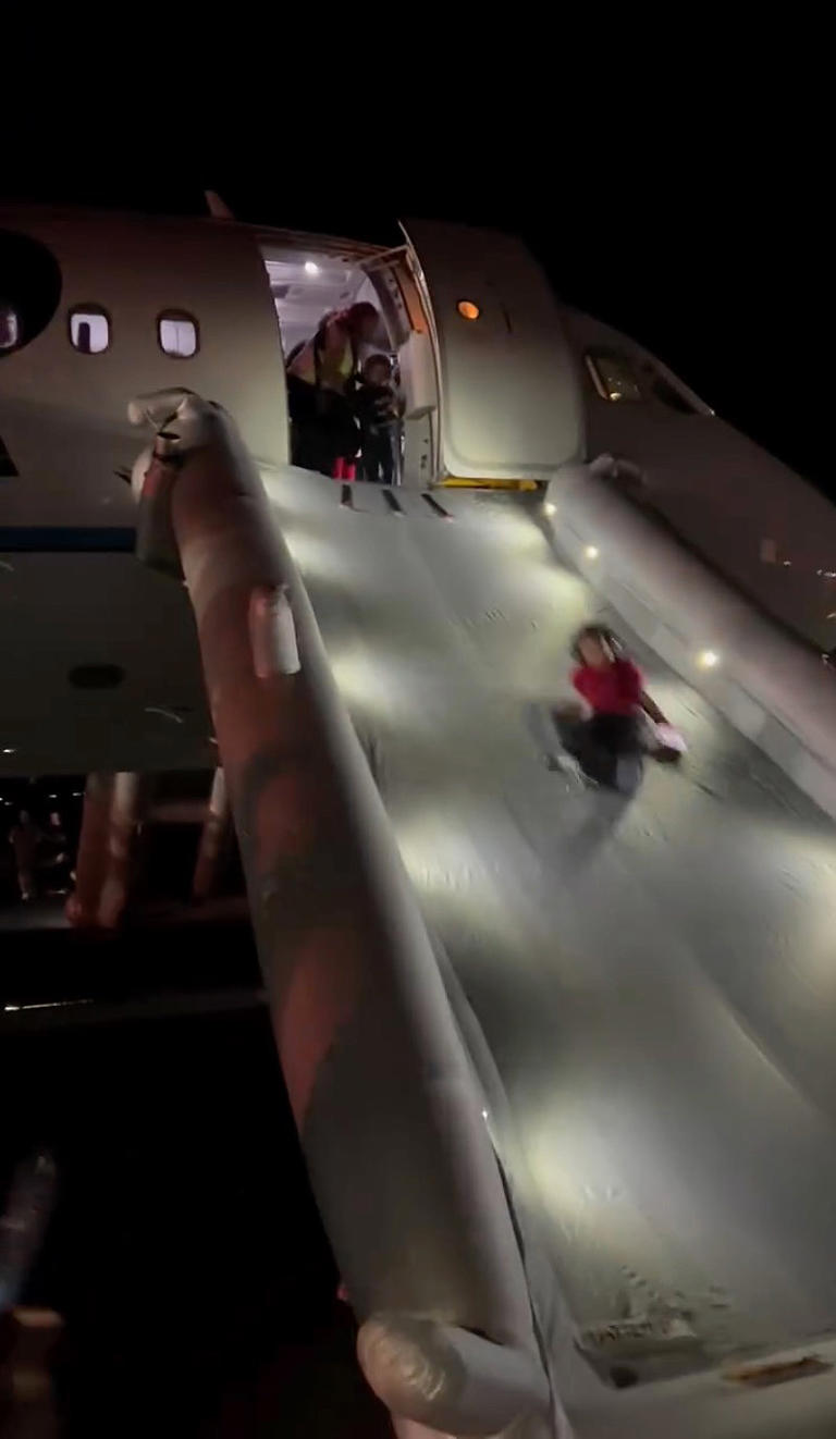 Shocking audio captures Frontier Airlines pilots reacting to plane ...