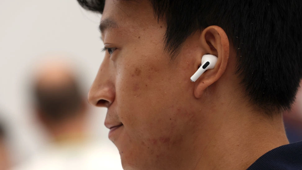 Apple's camera-equipped AirPods enter advanced testing phase