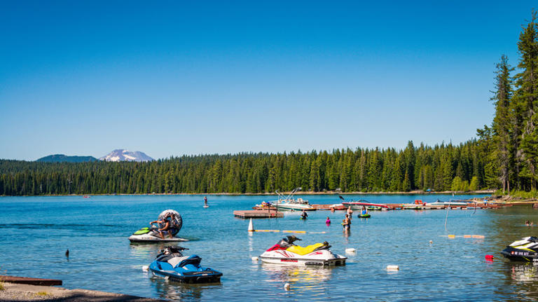 Oregon's scenic lake is a mountain haven for boating, camping, and ...