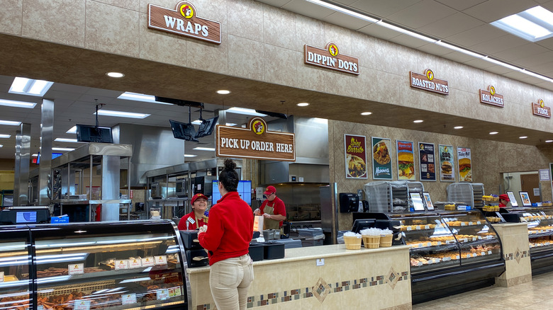 The ultimate guide to eating at Buc-Ee's
