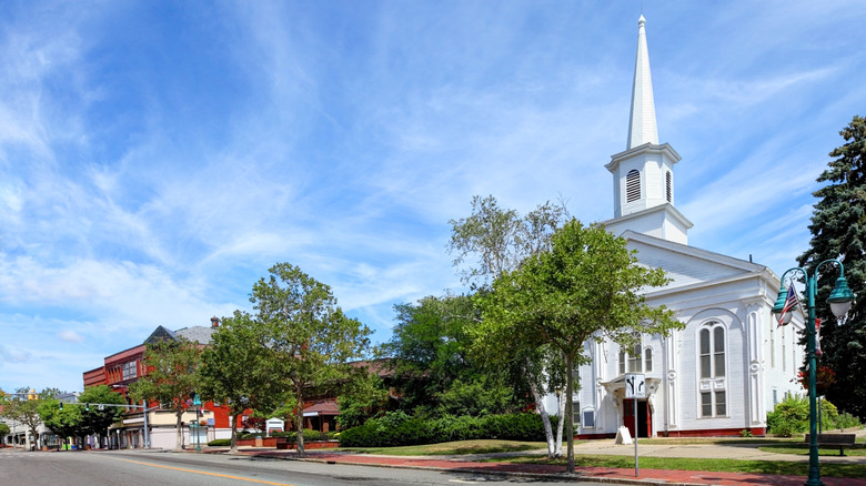 Connecticut's vibrant college town near Hartford has a charming main ...