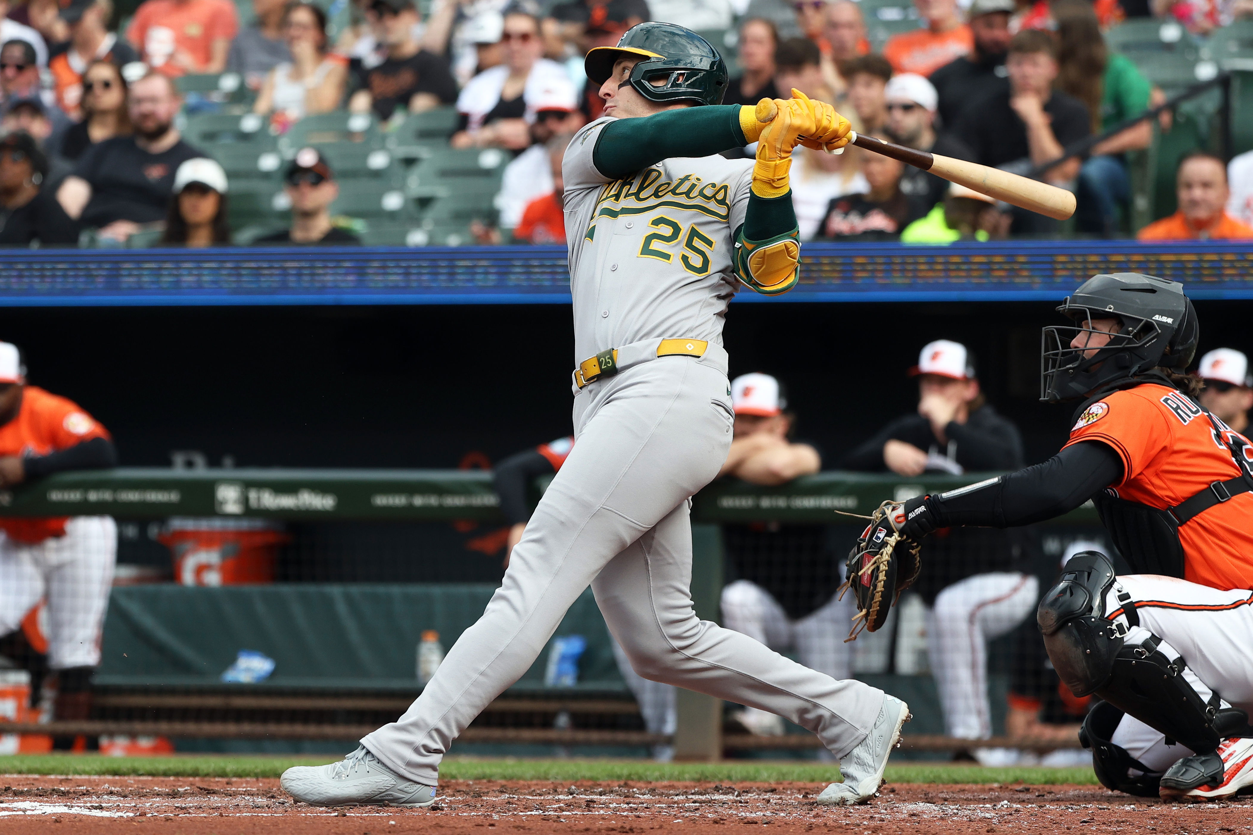 Jonrón de Rooker y labor de Civale en 5 entradas dan triunfo a A's 6-2 ...