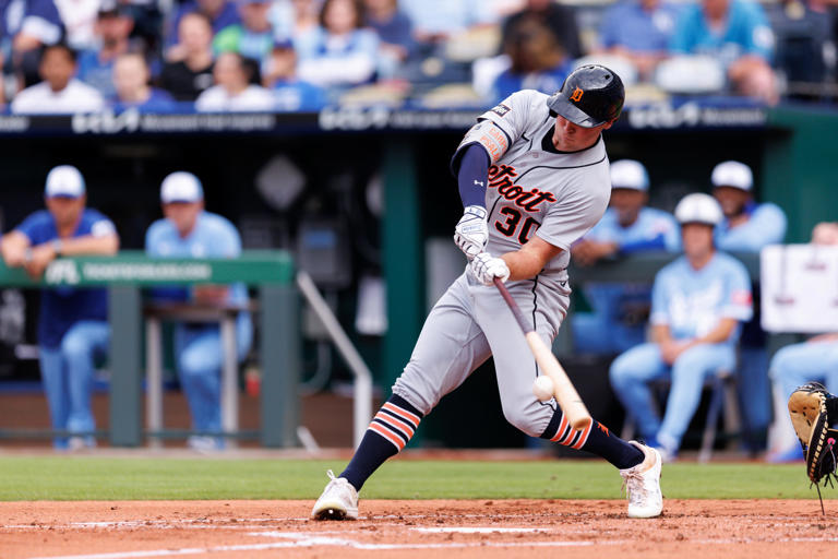 Kerry Carpenter bangs shoulder on Bobby Witt's 14-second, four-base sprint