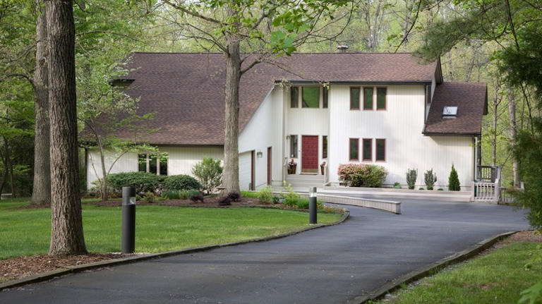 Not pavers, not stones: A classic driveway edging idea for a clean ...