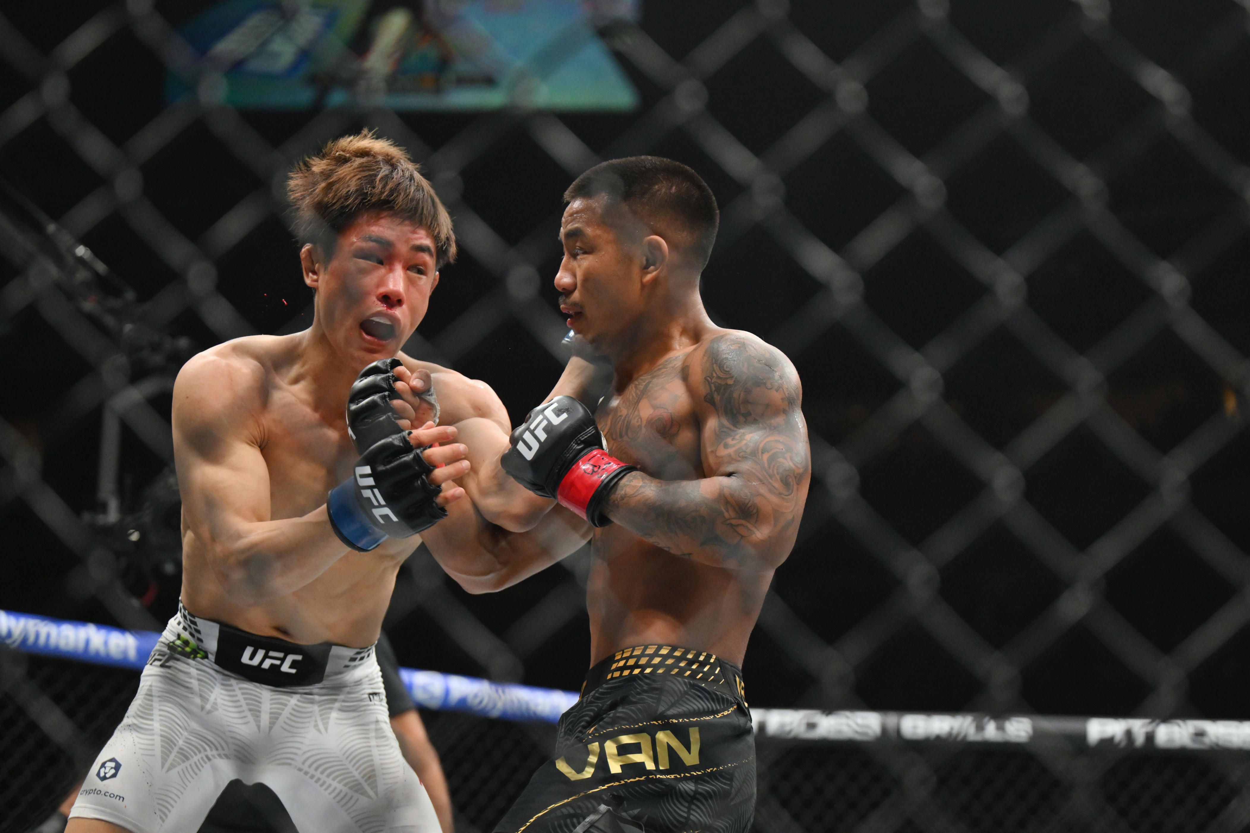 MMA Junkie's fight of the month for May: Historic UFC title fight delivers