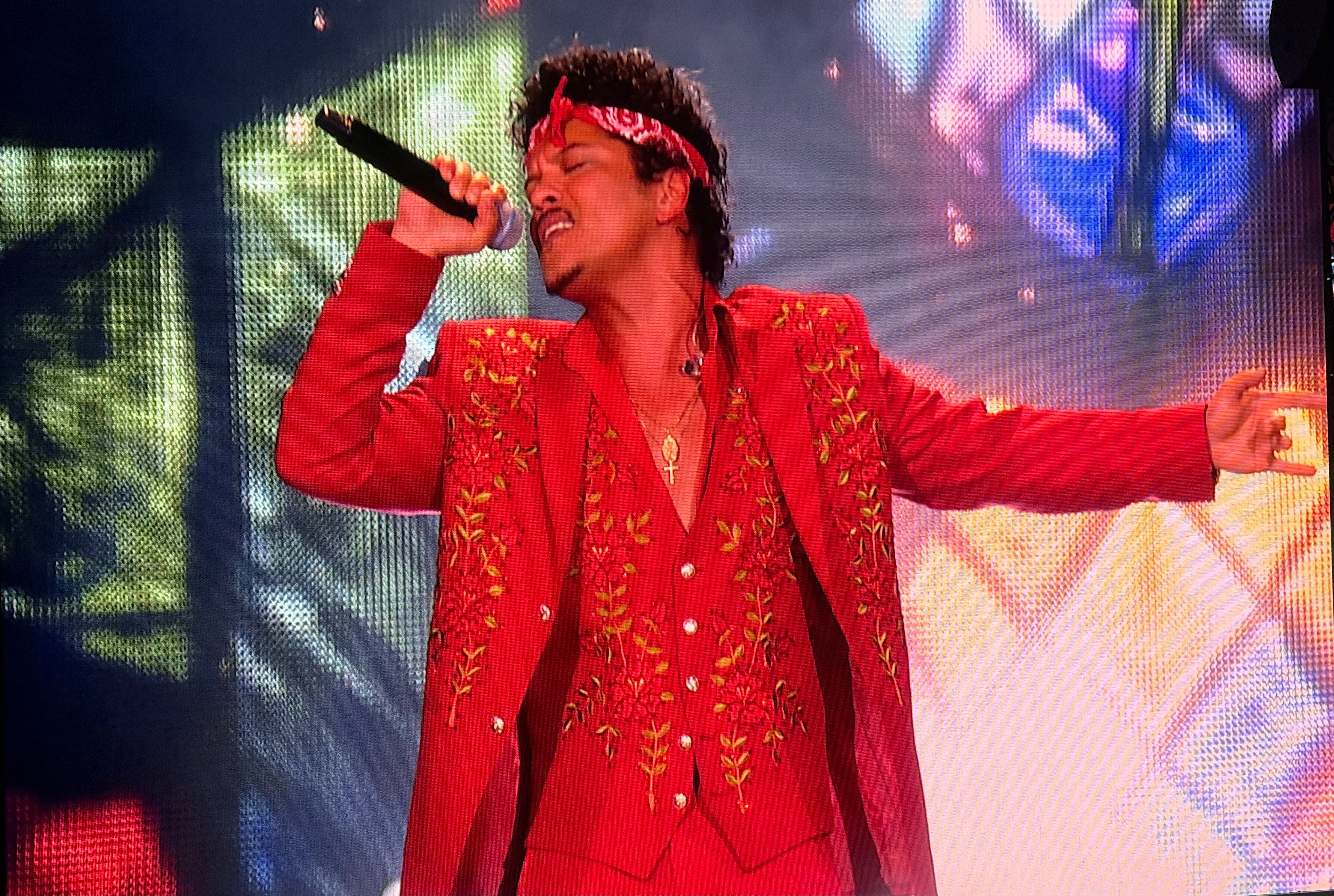 Bruno Mars lets his showmanship do the talking at Ford Field show