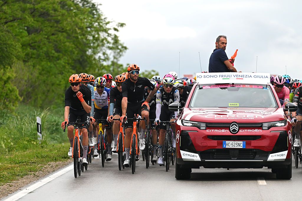 Santiago Buitrago out with concussion after Giro d’Italia stage 2 crash