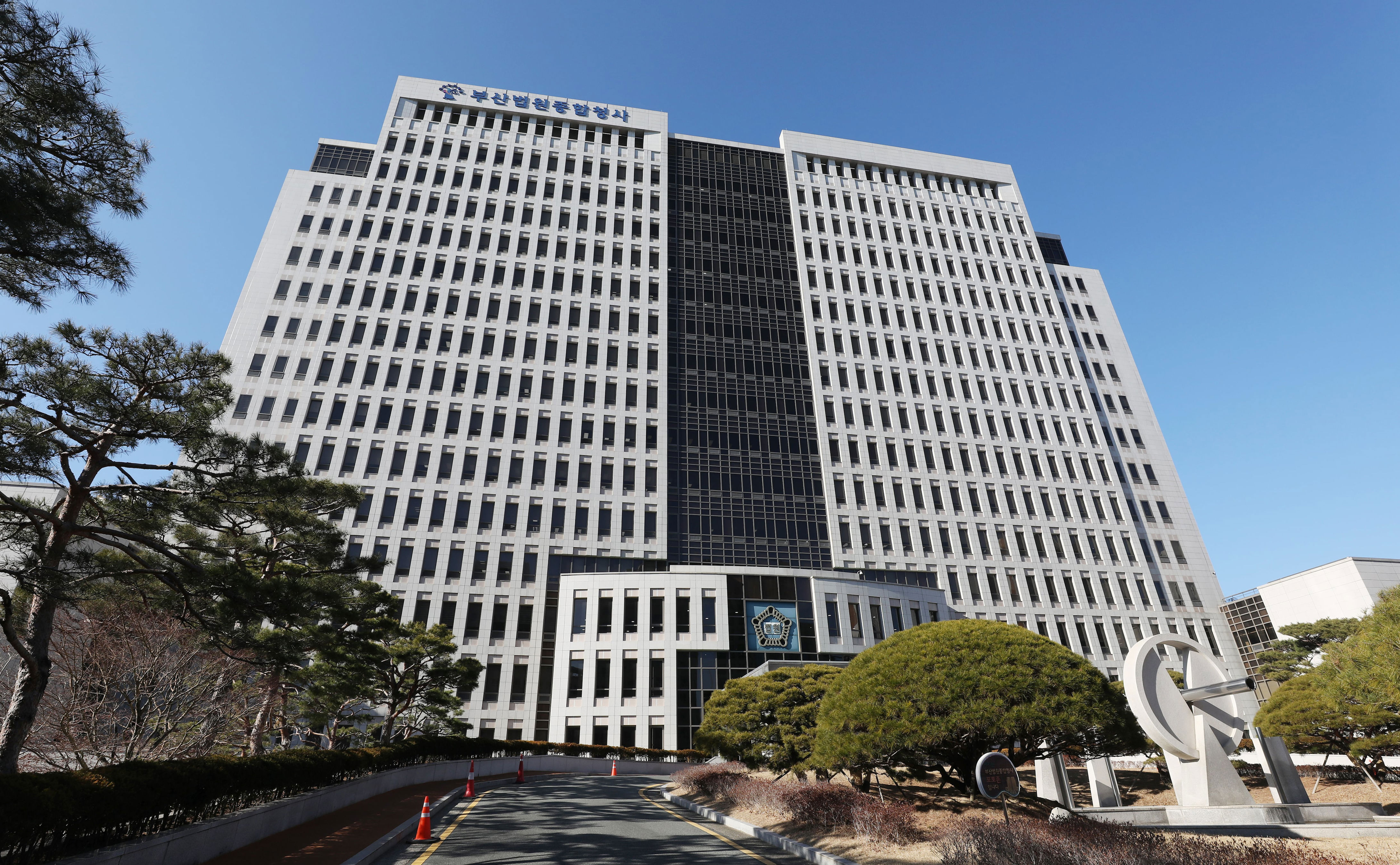 40s man gets 2-year sentence for 9 billion won counterfeit luxury sales