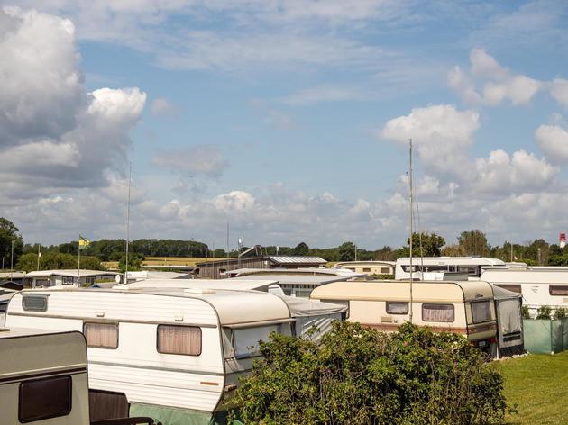 „Alles wird uns genommen“: Urlauber müssen ihre Sachen packen und ...