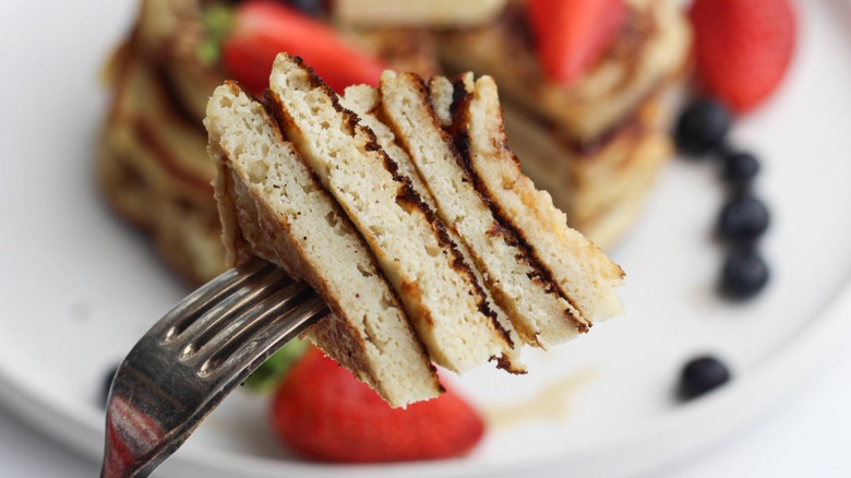 Healthy Greek yogurt pancakes recipe