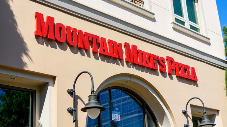 10 overpriced pizza chains that seriously aren't worth it