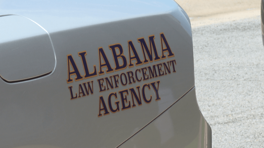 Woman killed in rollover crash in Lauderdale County