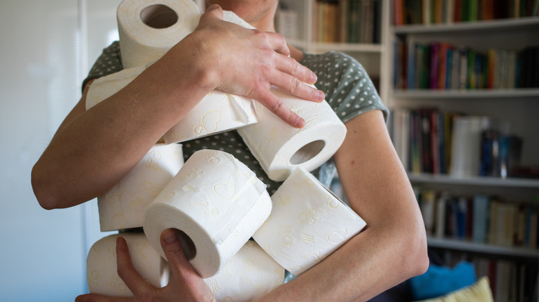 The simply genius Dollar Tree bathroom storage DIY that's perfect for ...