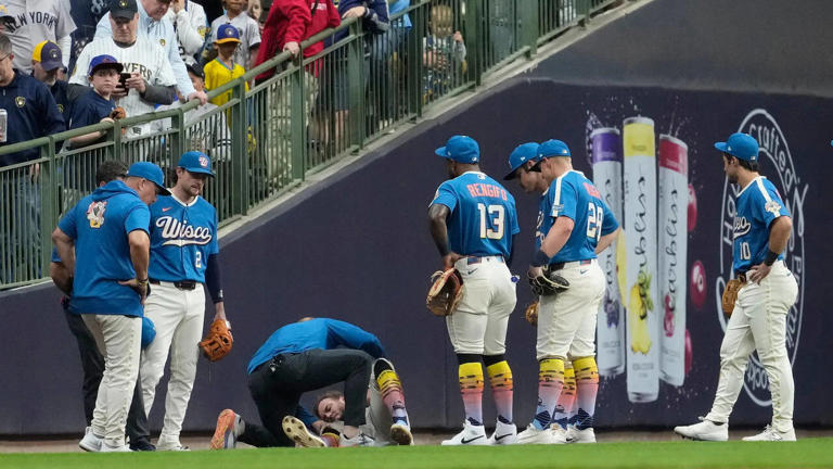Brewers' Brandon Lockridge relieved after knee injury following wall ...