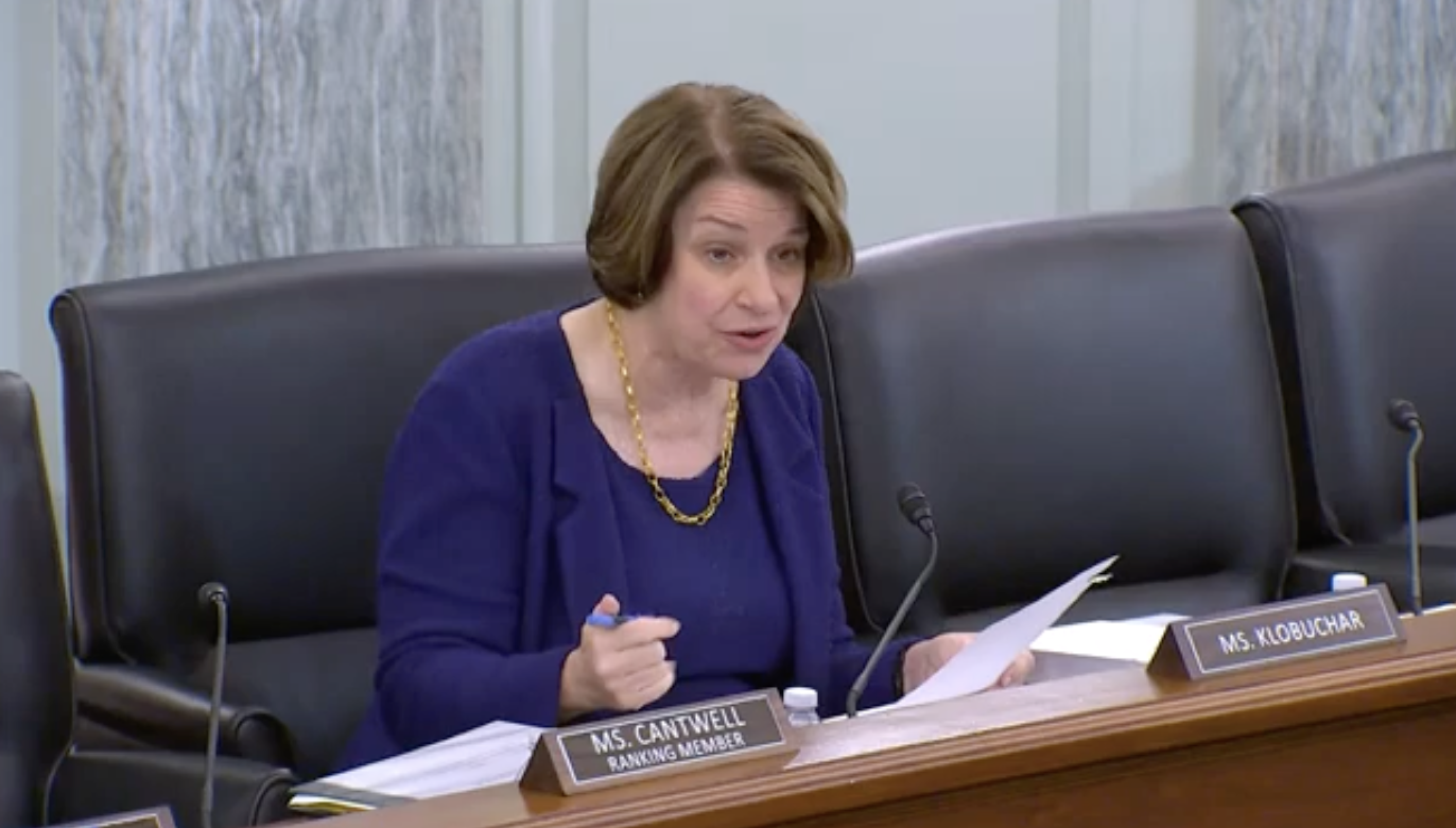 'This is a continuing problem for the economy': Amy Klobuchar questions ...