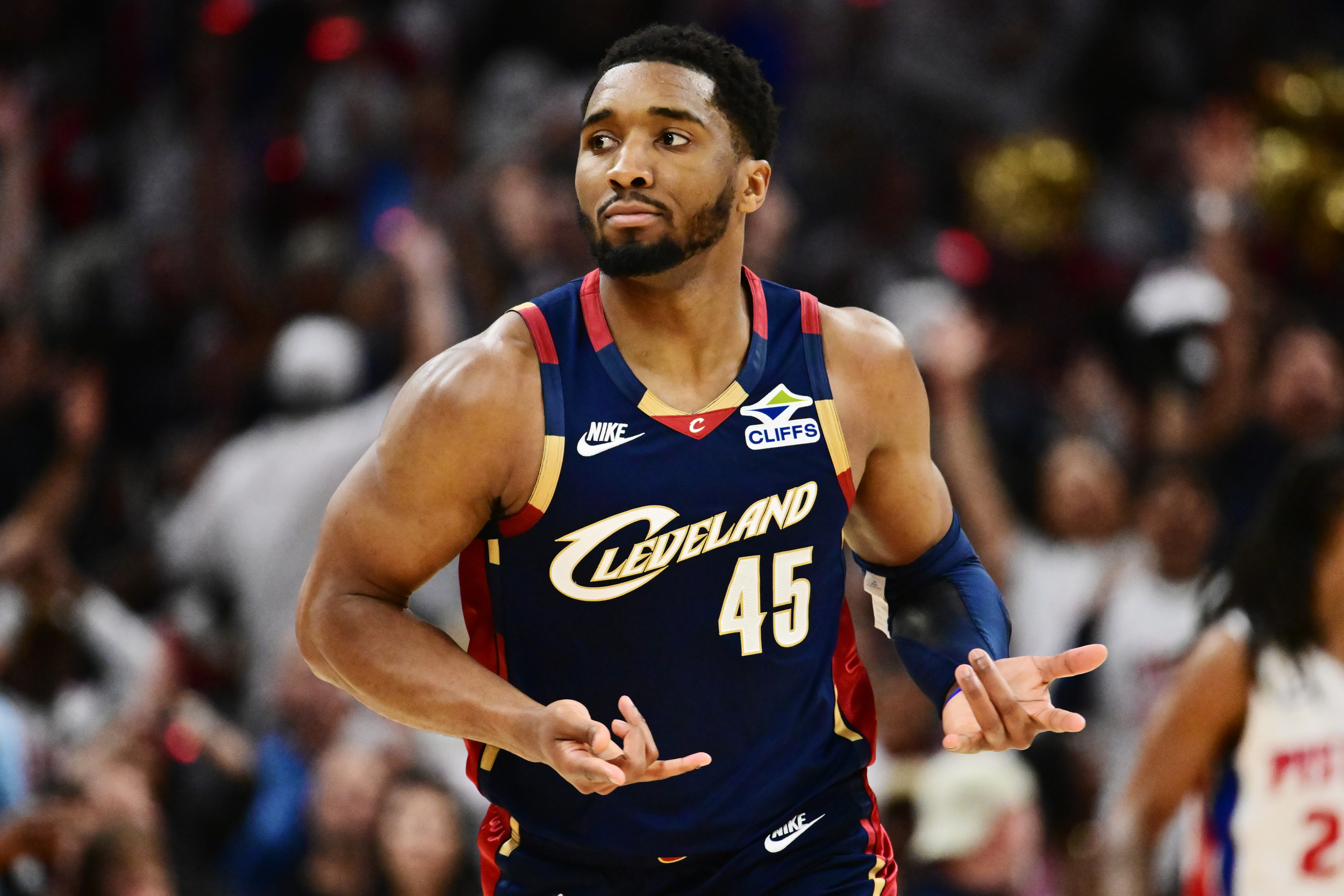 Cavs find rhythm, flip script behind shot-making in Game 3 win