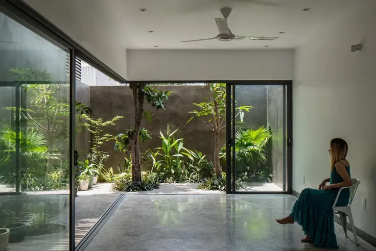 Nhà phố được thiết kế từ ý tưởng nhà ở giữa vườn
