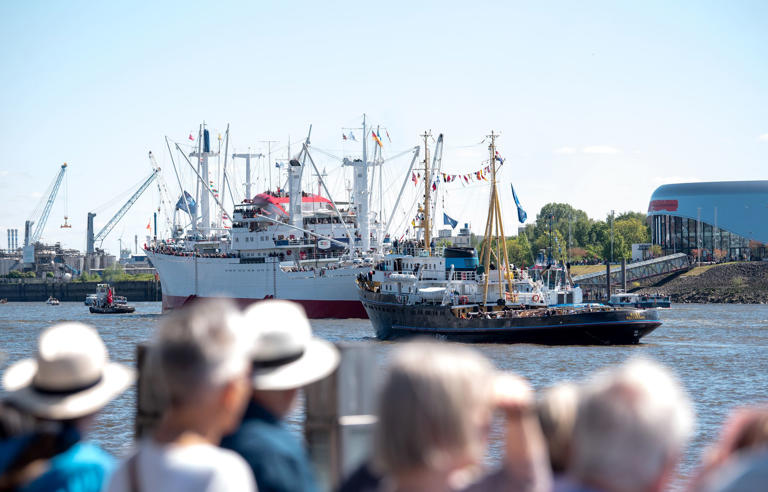 Schiffe verlassen Hamburger Hafen nach Geburtstagswochenende