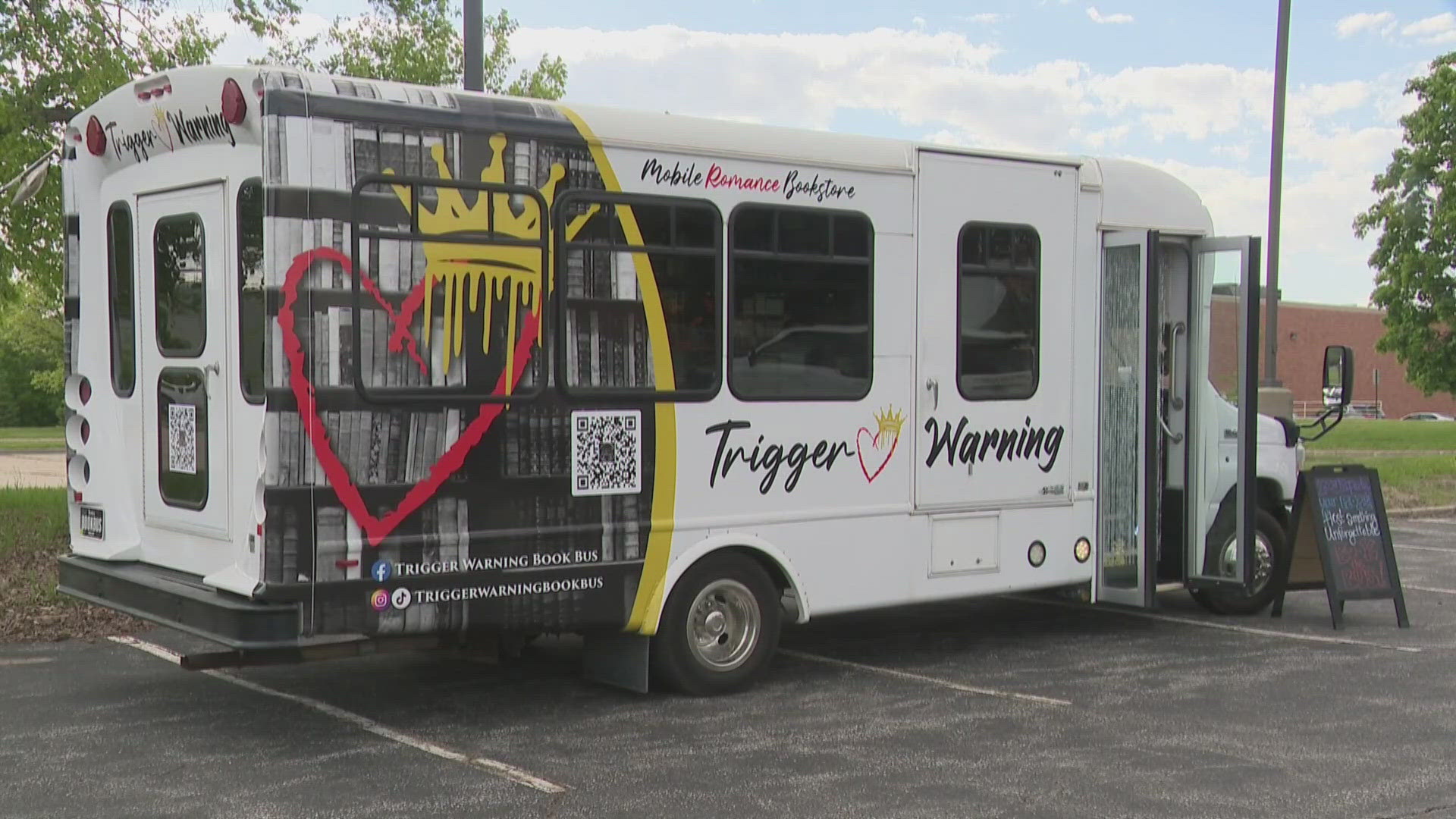 Mobile romance bookstore opens in Waukee