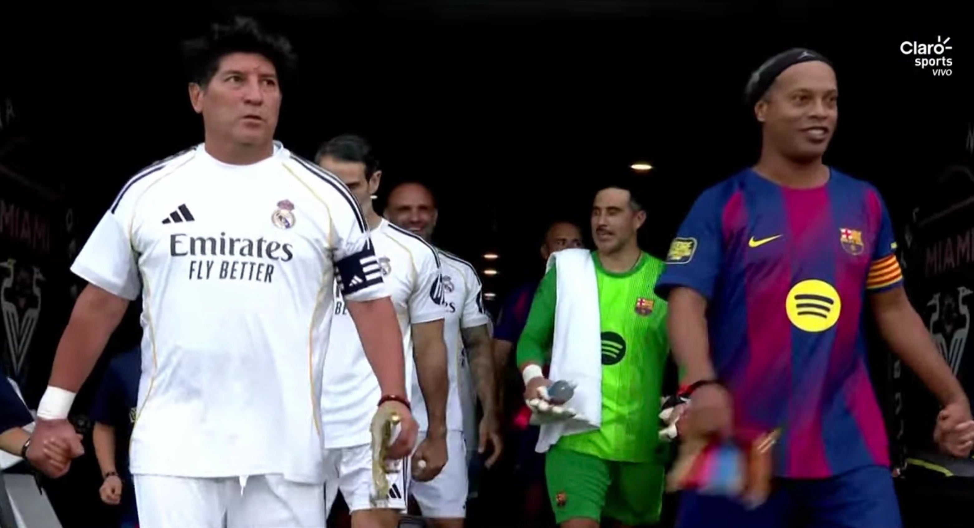 Con Ronaldinho y otros cracks: Iván Zamorano y Claudio Bravo animaron ...