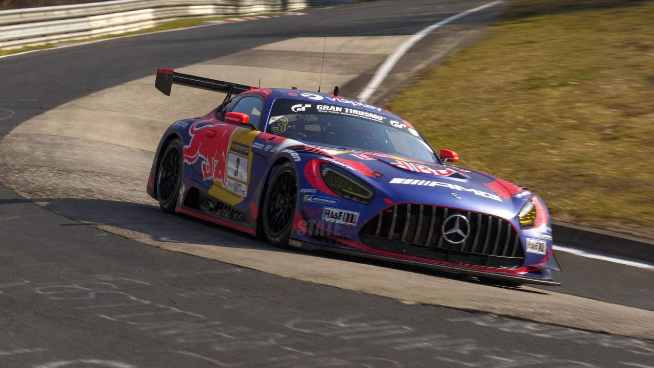 Wendbare Mercedes AMG GT3 bedwingt de gevaarlijke Groene Hel