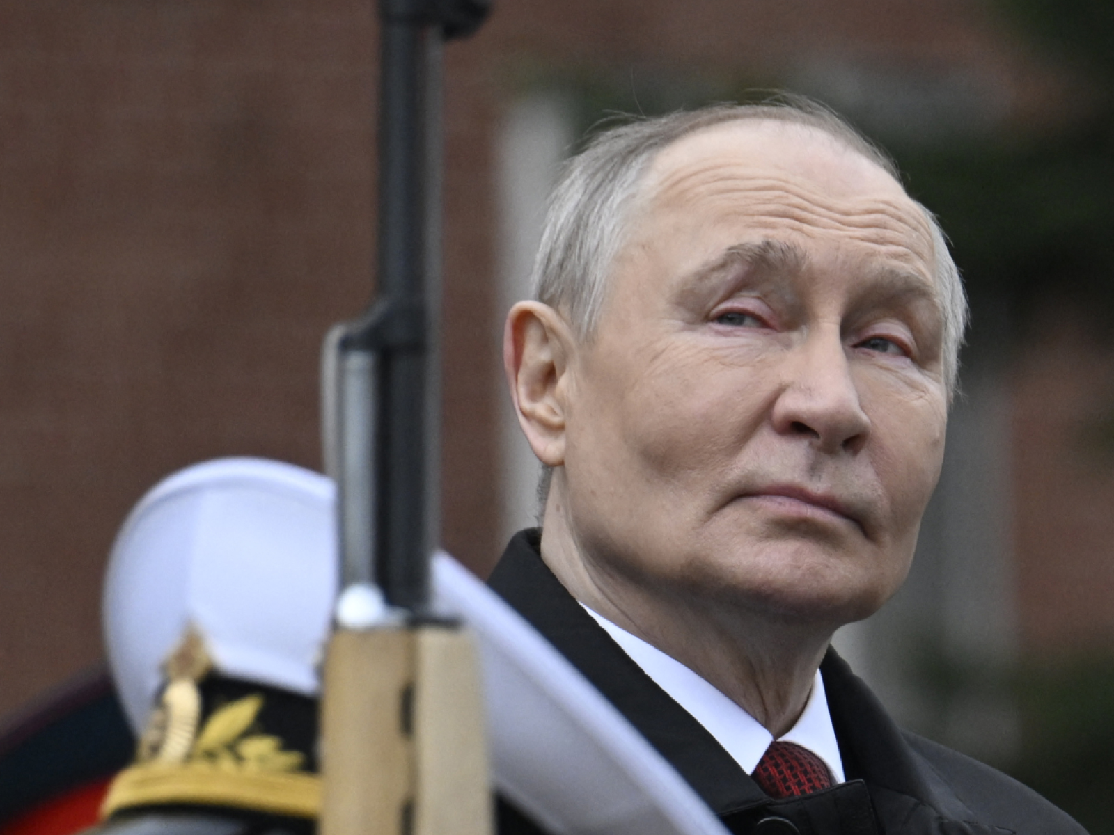Putin bringt Schröder als Vermittler ins Gespräch