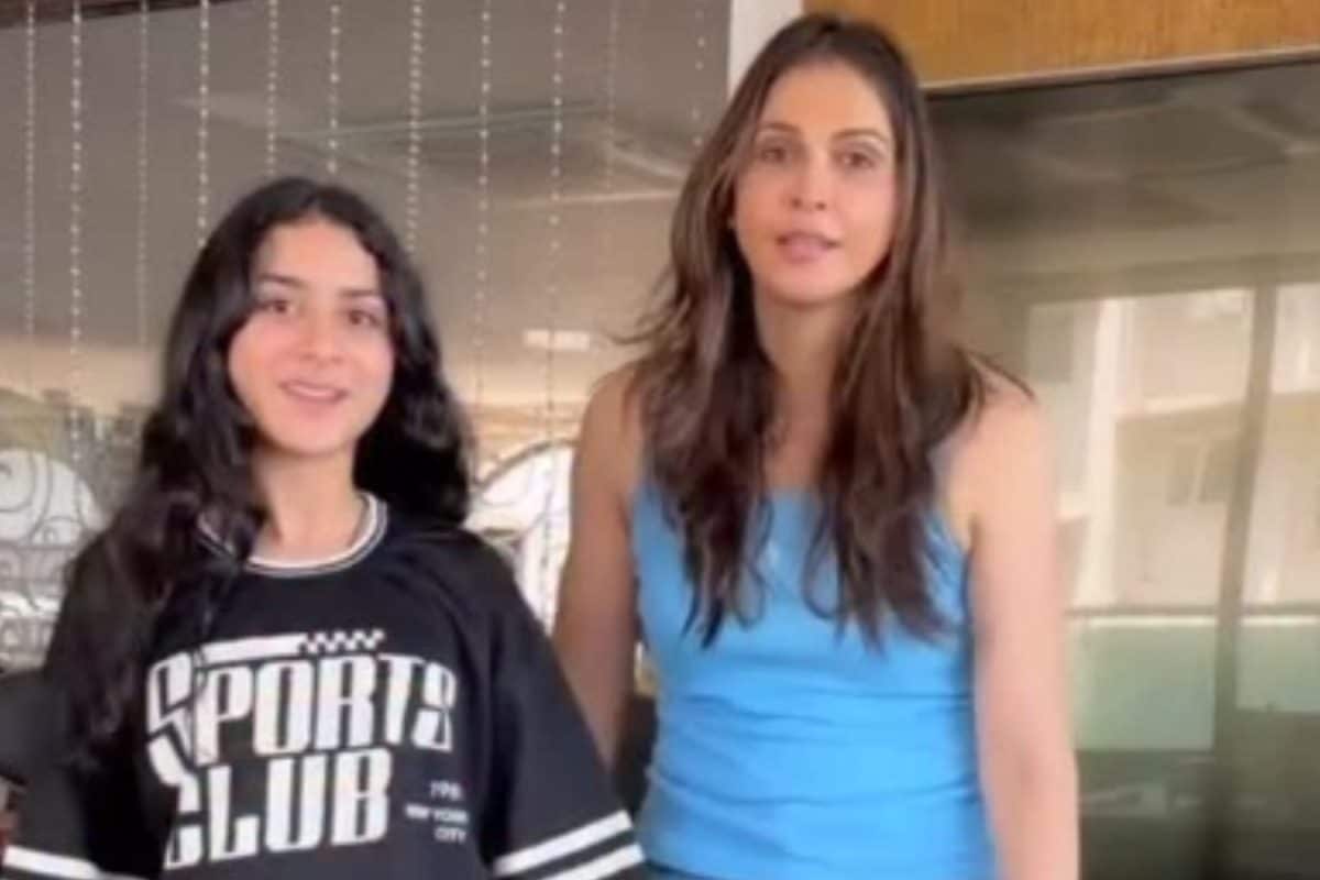 Isha Koppikar Celebrates Mother's Day With A Sweet Message Note For ...