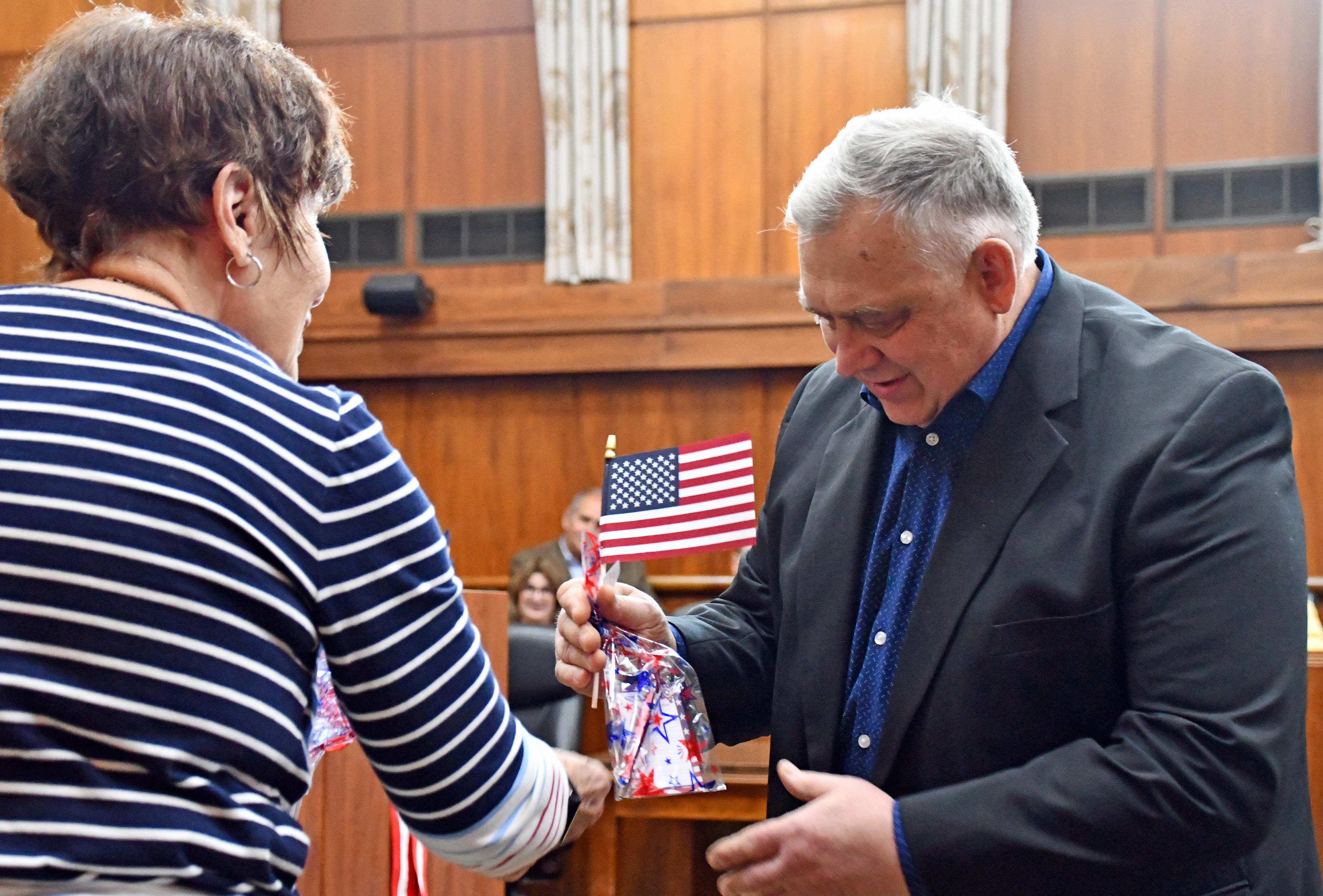 20 people become new US citizens at Lebanon County Courthouse