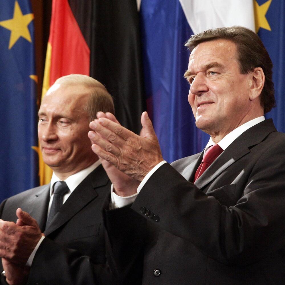 „Wenn jemand helfen möchte, sind wir dankbar“: Putin will Schröder als ...