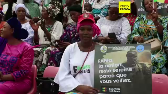 Mali: Hundreds rally to show support for beleaguered army leader