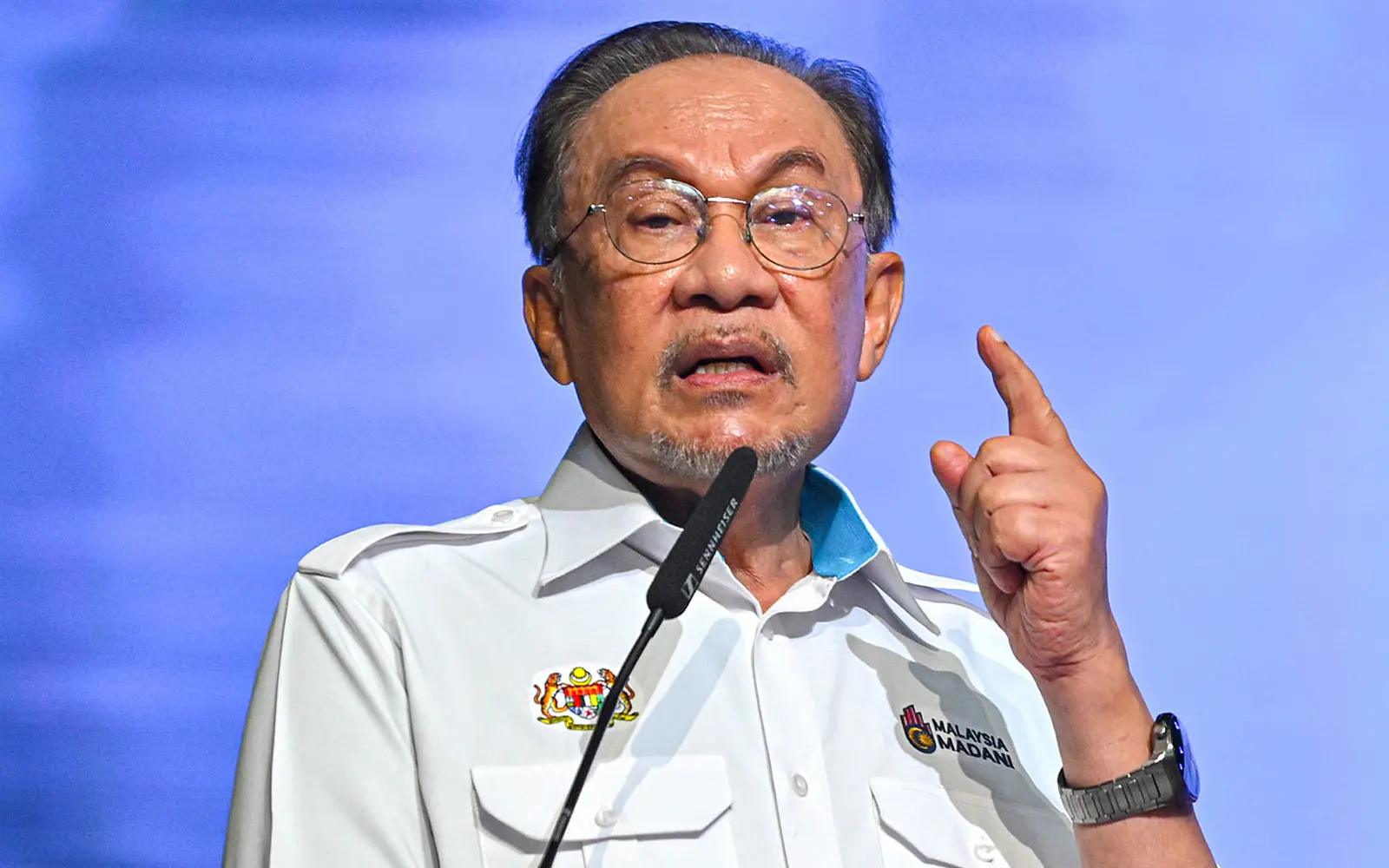 Anwar orders firm action against abuse of business licences and visas
