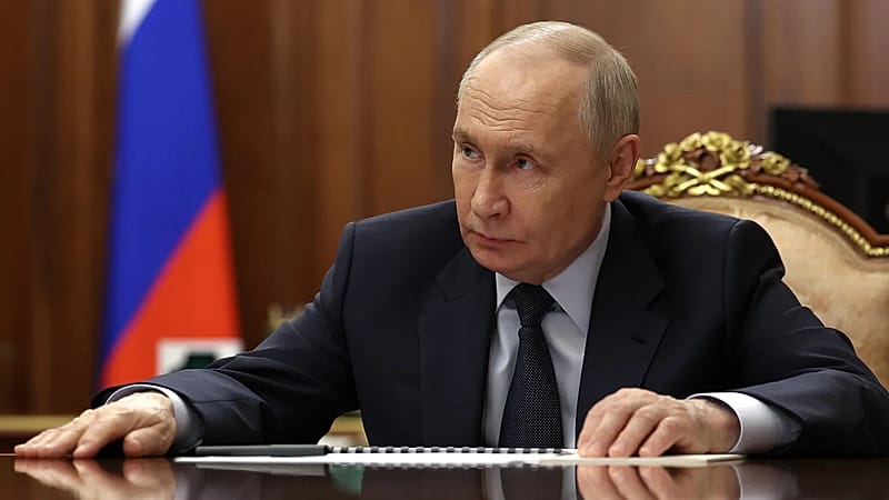 Putin will Gerhard Schröder als Vermittler für Ukraine: Merz-Regierung ...