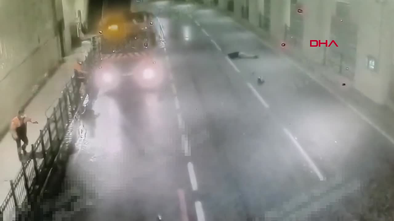 Taksim'de motosikletiyle duvara çarpan Ömer'in hayatını kaybettiği kaza ...