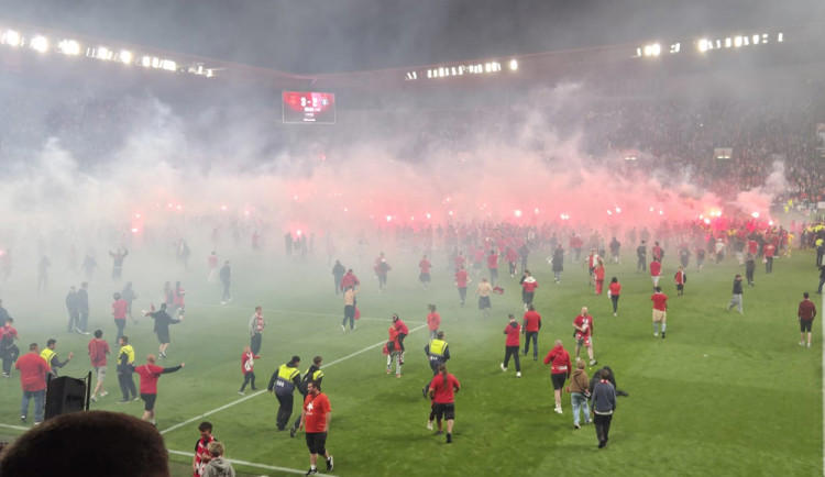 Vedení Slavie vyřadilo z týmu Chorého a Douděru, zavřelo Tribunu Sever