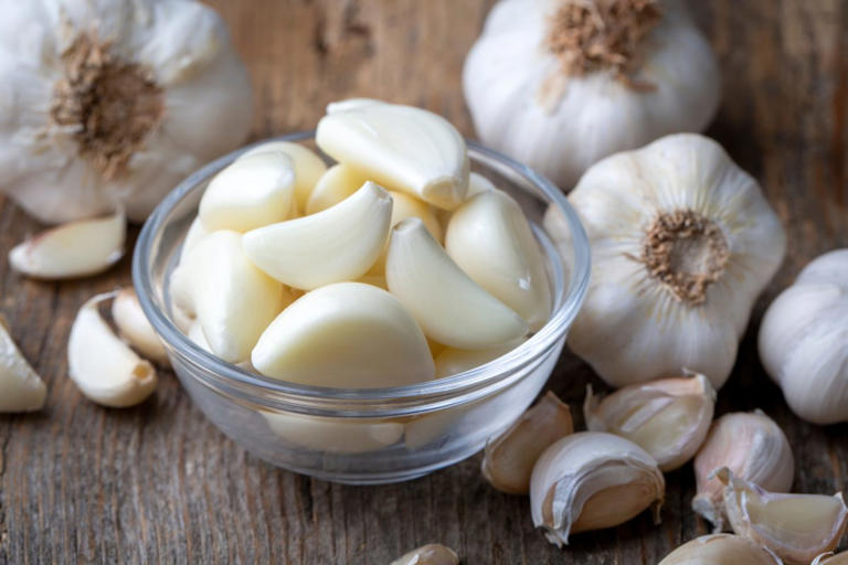 10 poderosas razones para comer ajo todos los días y fortalecer tu salud