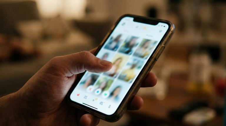 What Is Swipe Fatigue And Why It Is Changing Modern Dating
