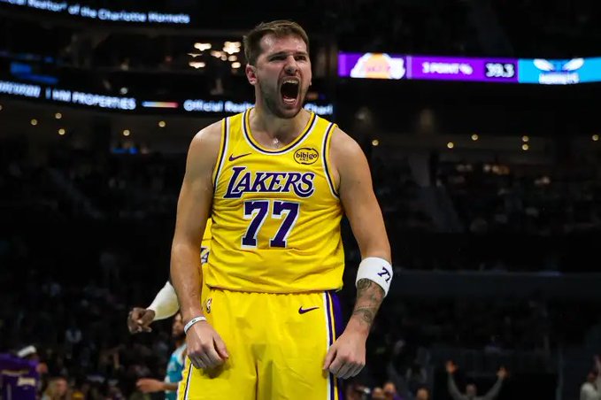 Luka Doncic vuelve a ser desafiado por la leyenda de la WWE, Ric Flair