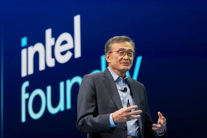 Apple to produce chips via Intel foundry, challenging TSMC