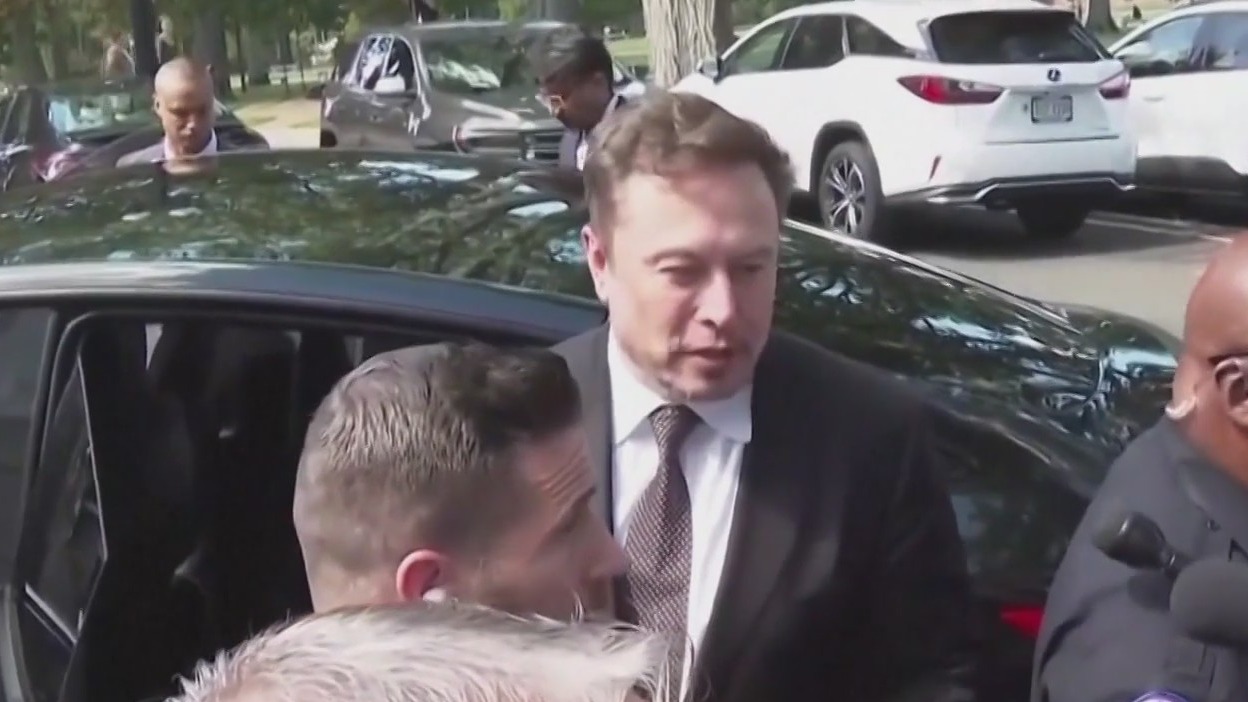 Elen Musk visits Hillsboro