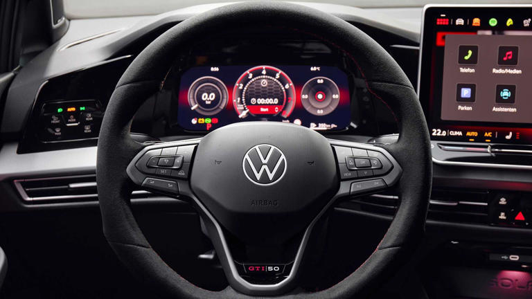 Forget the massive infotainment screen—older car dashboards were ...
