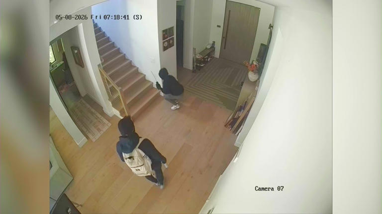 Burglars attack victim with bear spray in Studio City
